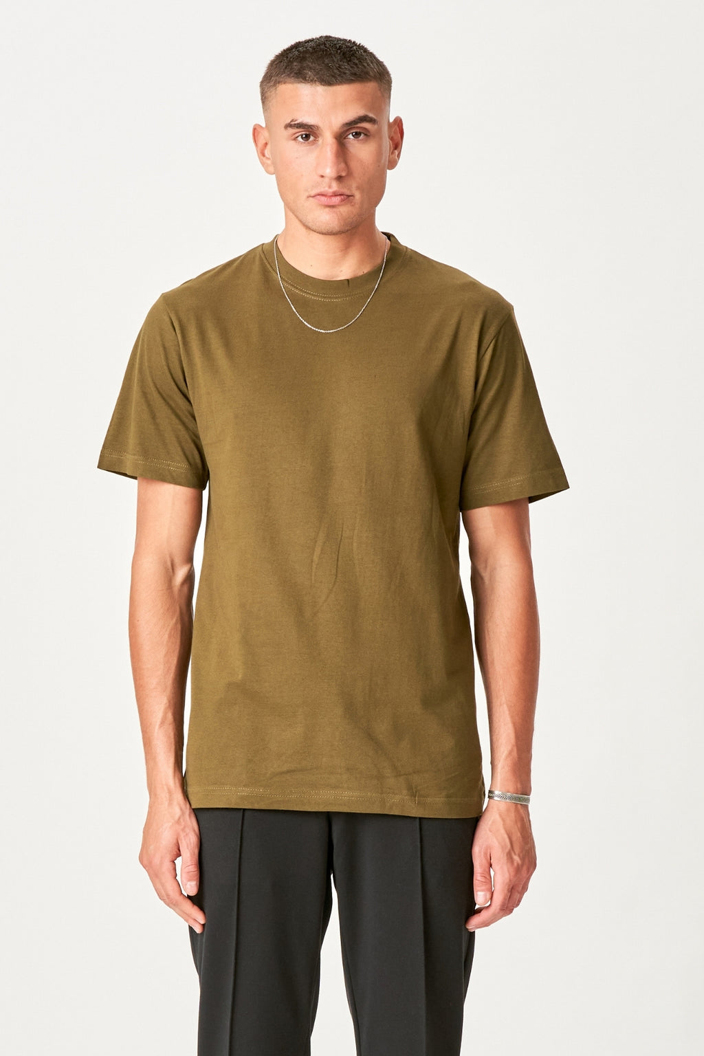 Unik Stil: Køb Oversized T-shirt i Armygrøn til Mænd